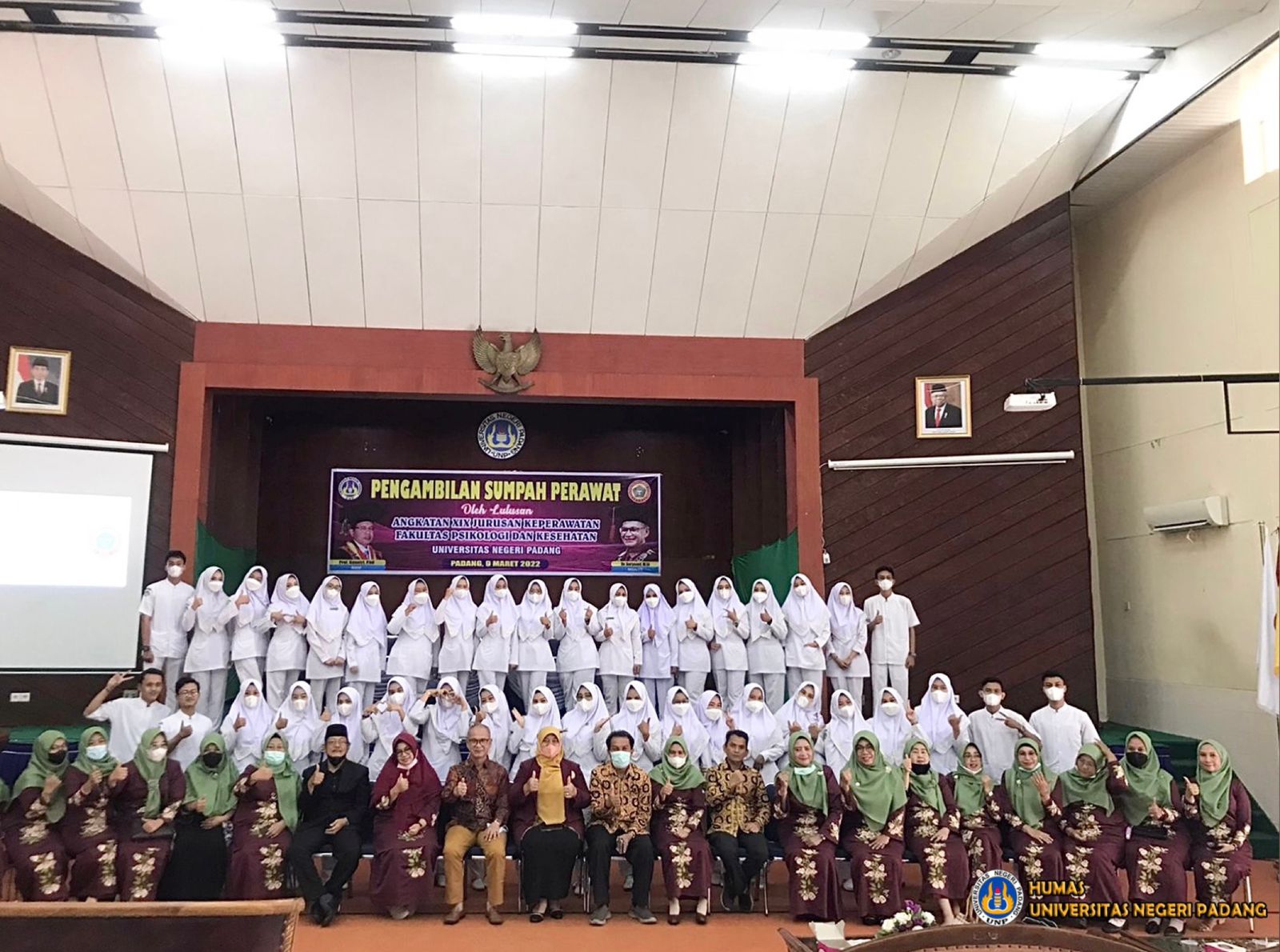 Perdana, FPK UNP Gelar Upacara Sumpah 85 Perawat | Tribun Sumbar
