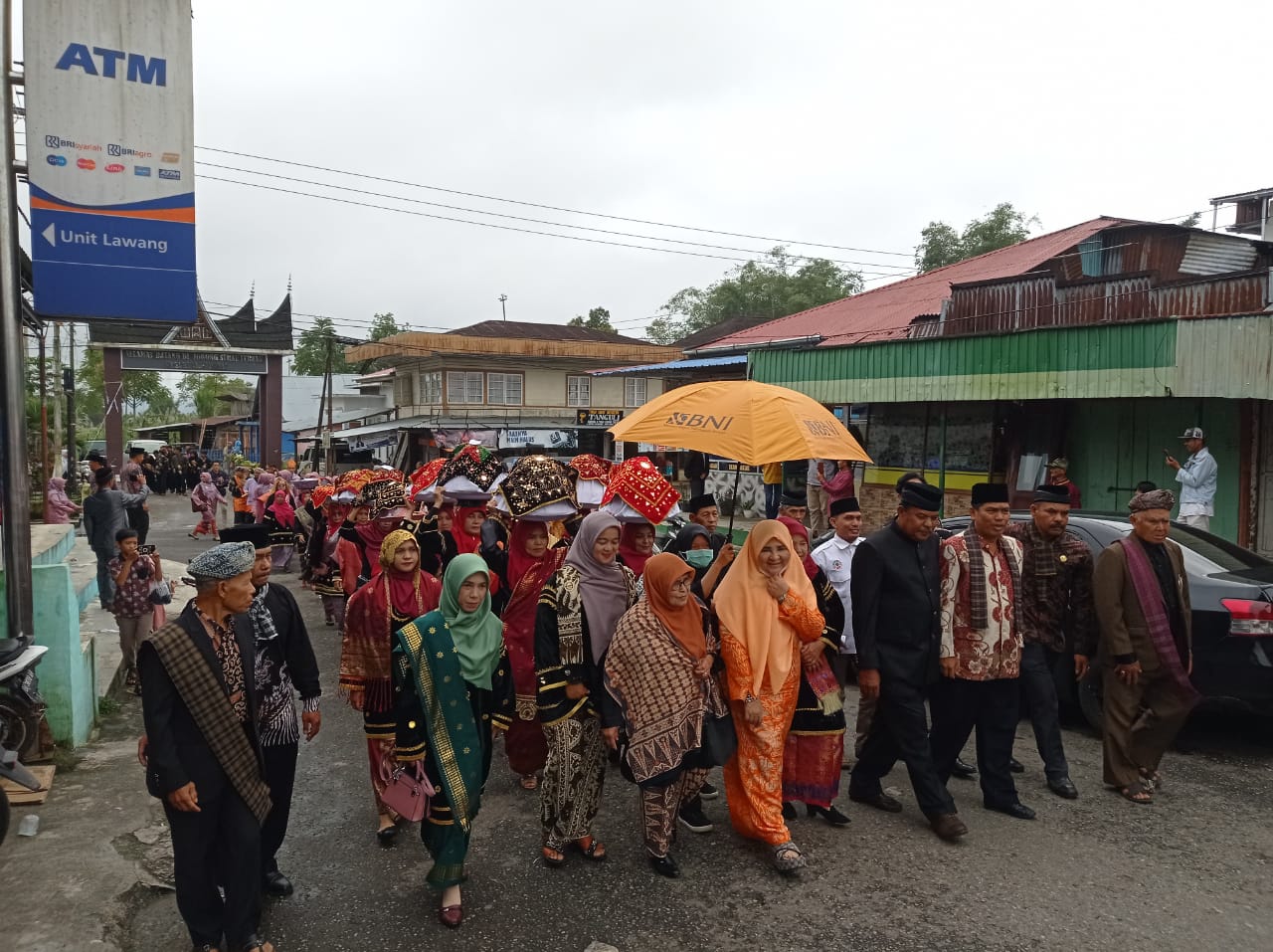 Hj Nevi Support Lomba Pasambahan Adat Minang, 'Masukan di Mata ...